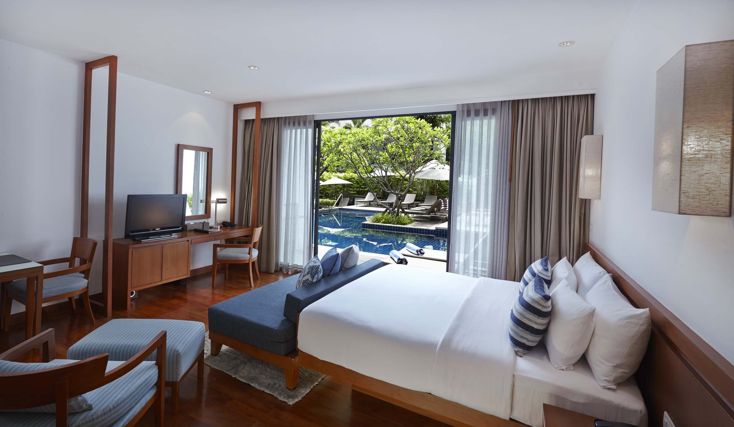 Deluxe Pool Studio Room - Woodlands Suites Service Residence